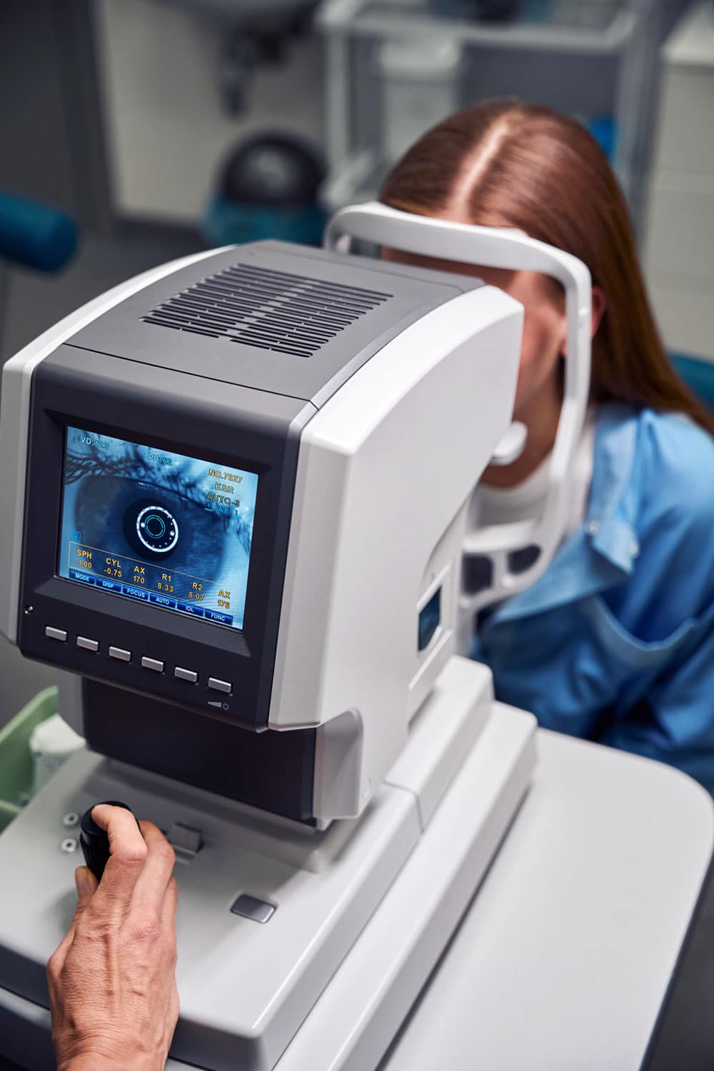 Eye Floaters: Causes, Symptoms & Treatment Options